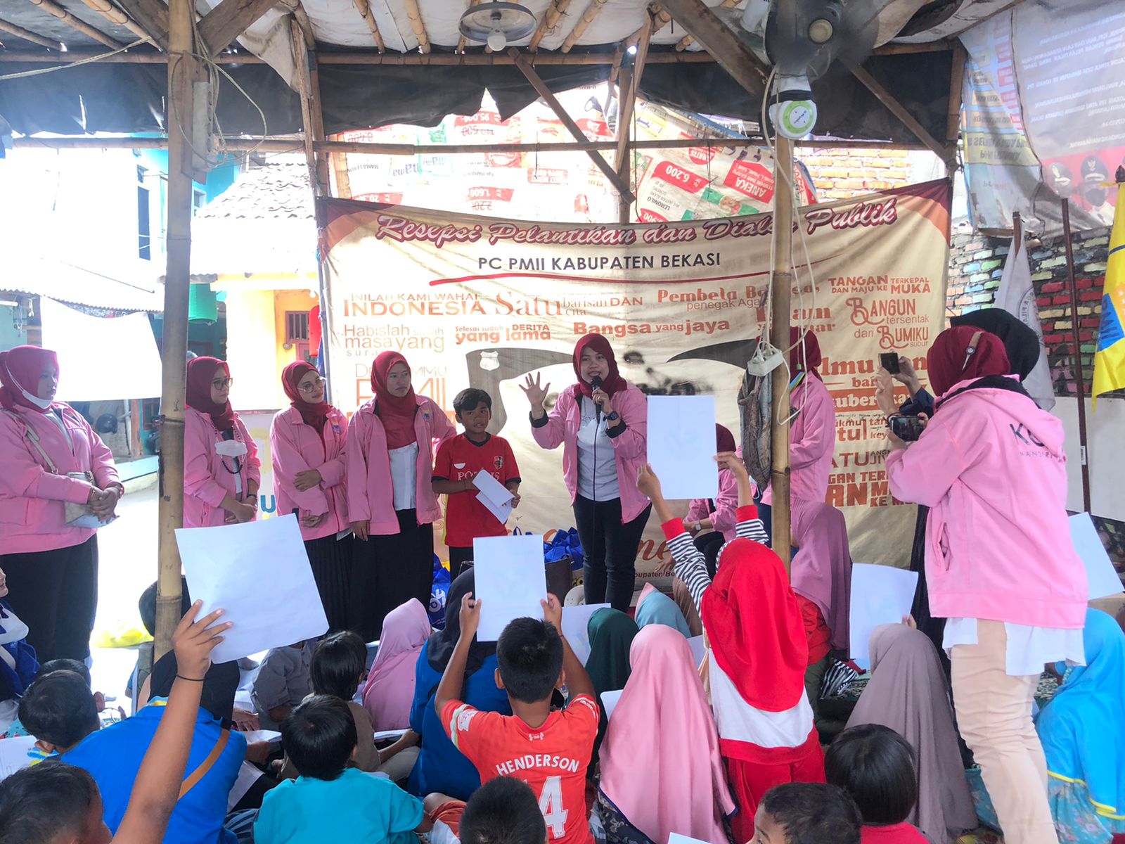 Hari Anak Sedunia: KOPRI PB PMII Berbagi Keceriaan Bersama Anak Kampung Pilar - serikatnews.com